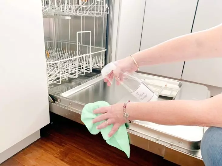 Како очистити машину за прање судова 10030_3