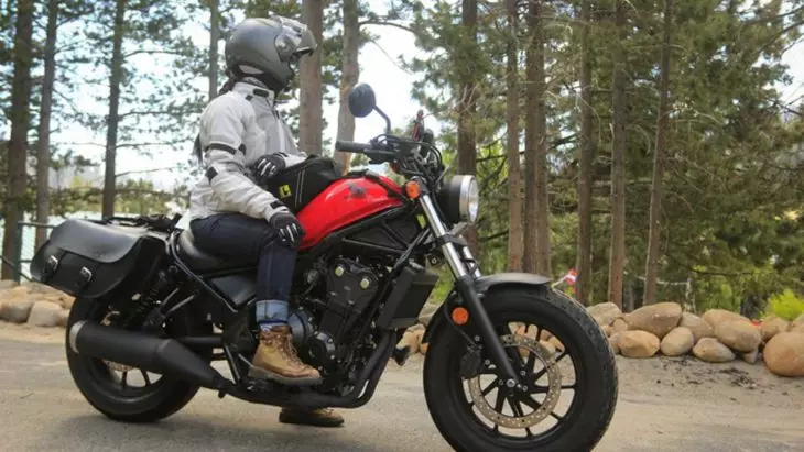 Nybörjartips för att köra en Cruiser-motorcykel 10033_2