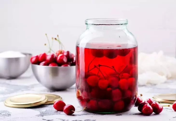 Random Single Gal Recipe: Cherry Compote Cocktail 10213_1