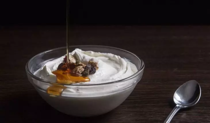 Frisky Eats: Dapatkan Lebih Banyak Protein & Hemat Lebih Banyak Uang Dengan Membuat Yogurt Yunani Anda Sendiri 10215_2