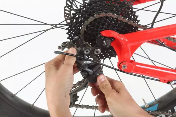 Hoe om 'n agterderailleur op 'n bergfiets te installeer 10260_4