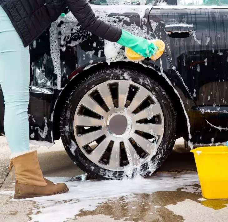 8 błędów popełnianych przez ludzi podczas mycia samochodów — przewodnik 2022 10728_1