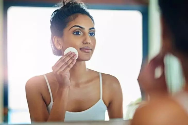 7 совети од дерматолог кои ќе ви помогнат да ги постигнете целите за нега на кожата во 2022 година 10734_3