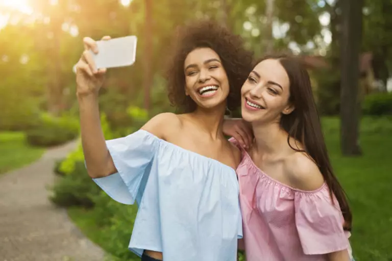 Millennials tilgang til Instagram-selfies (selvom du har dårlig hud)