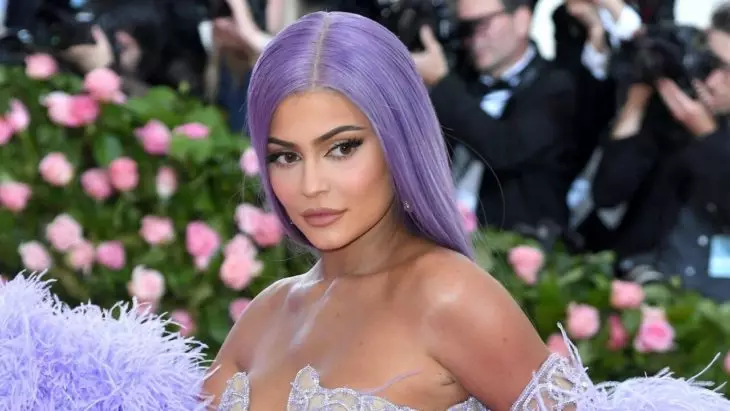 Siy ke Kylie Jenner satisfè ak Anpi Bote li ak Richès 11243_3