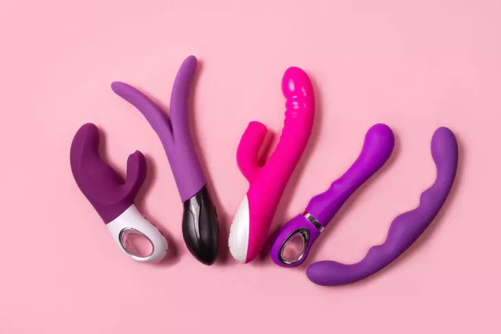 ອະນາຄົດຂອງຄວາມສະໜິດສະໜົມ: Sex Bots, Virtual Reality, ແລະ Smart Sex Toys 114_2