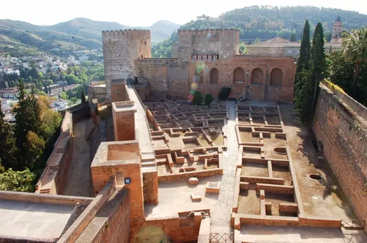 Hanyoyi 5 Masu Muhimmanci Don Ziyarar Abin Tunawa Da Nishaɗi Zuwa Alhambra A Granada, Spain 11530_4