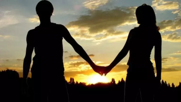 Deset osnovnih savjeta za bračne parove za održavanje sretne veze 11690_4