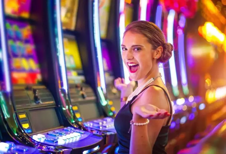 Yuav ua li cas xyaum koj cov kev txawj twv txiaj rau Online Casino Slots? 11907_1