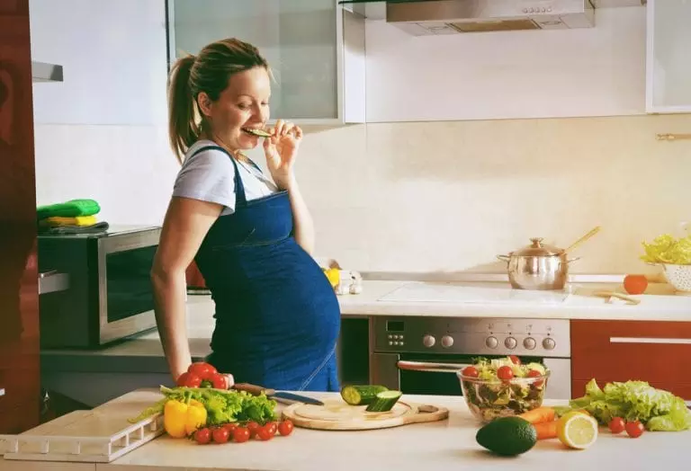 Maisto vadovas nėščioms moterims: ką ir kiek valgyti 11987_3