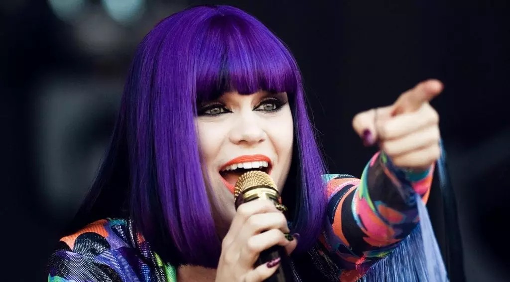 11 знаменитостей, которые ухватились за моду на фиолетовые волосы 12186_11