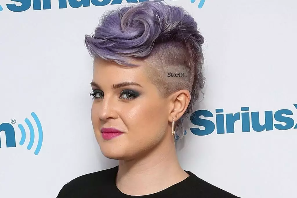 11 знаменитостей, которые ухватились за моду на фиолетовые волосы 12186_5
