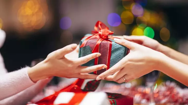 Cash & Coupling: Czy Twoje style wręczania prezentów są zsynchronizowane? 12427_2
