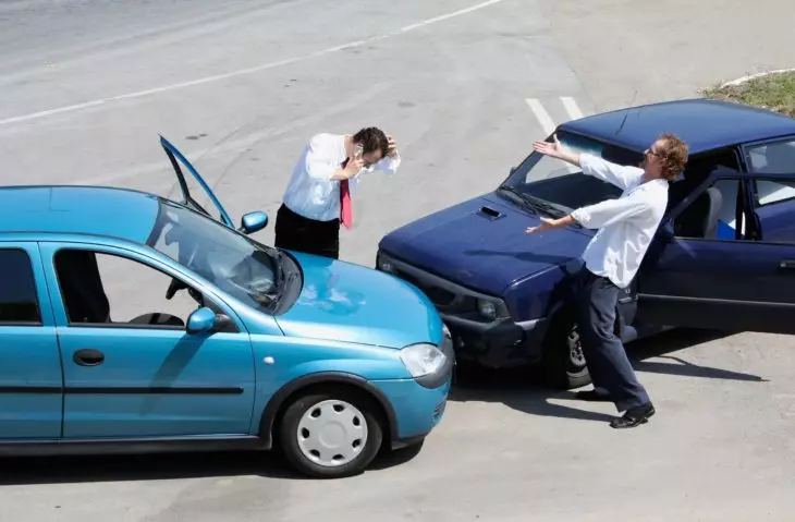 4 چیزی که هر گزارش تصادف خودرو باید شامل شود 12876_2