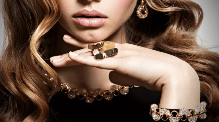 6 pravidel, která je třeba dodržovat při míchání a sladění vašich šperků 1317_3