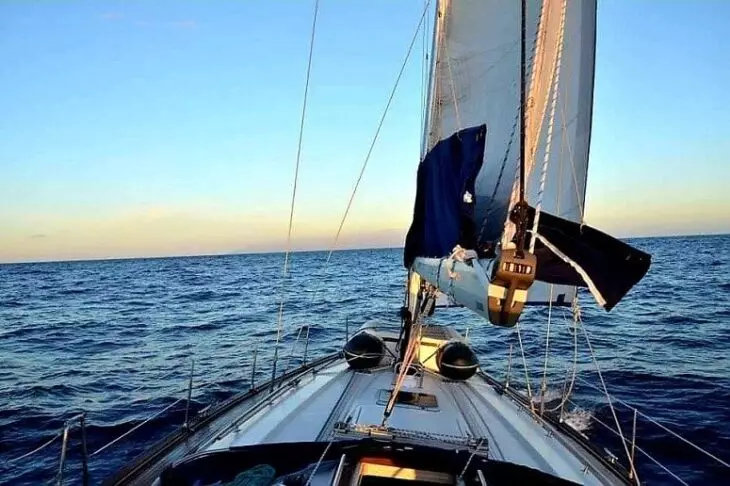 Tej Yam Koj Yuav Tsum Paub Txog Sailing Trips 1328_1