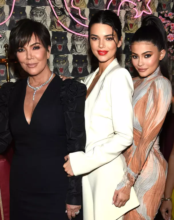 Kris Jenner သည် သူမ၏ မိသားစုကို ပြိုကွဲစေသည့် အကြီးမားဆုံးအမှားကို ဝန်ခံသည်။ 13467_4