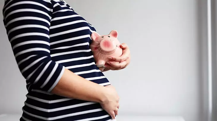 Како самохраните родители можат да заштедат и да ги потрошат своите пари 1388_2