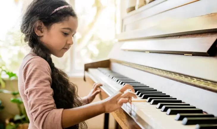 Bii o ṣe le fun ọmọ rẹ ni iyanju lati ṣe adaṣe Piano naa? 1396_3