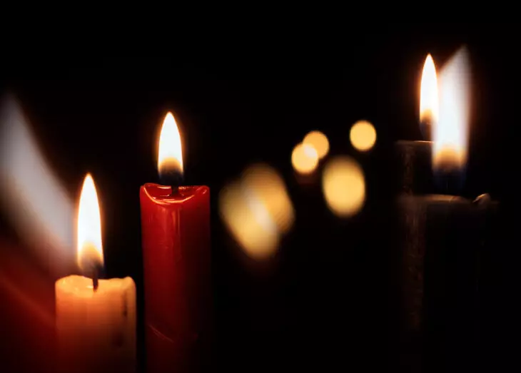 Com utilitzar espelmes de flama negra per a la vostra decoració de Halloween - Guia 2022 14307_3