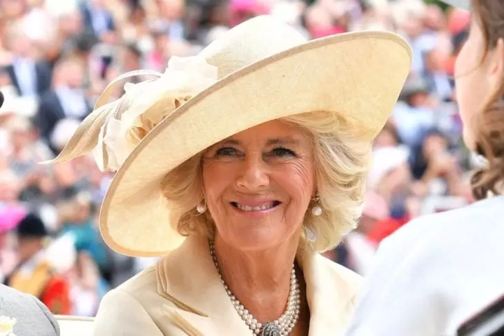 Me yasa Camilla Parker Bowles ba ta da taken Gimbiya? 1455_2