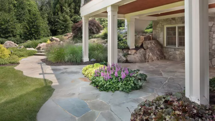 4 Ideeën voor het opknappen van betonnen patio's voor uw achtertuin 15304_4