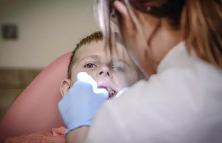 Care este corelația dintre sănătatea dentară a unei mame și rezultatele dentare ale copilului ei în viitor? 1611_1