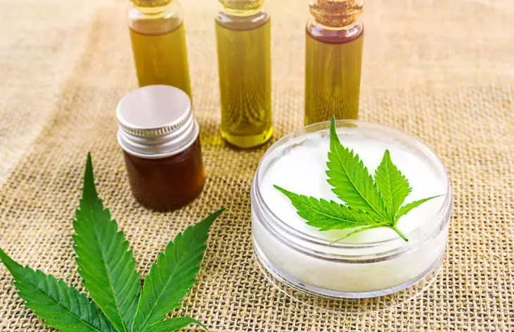 CBD مېيىنىڭ ئاياللار ساغلاملىقىغا بولغان 8 پايدىسى 16570_1