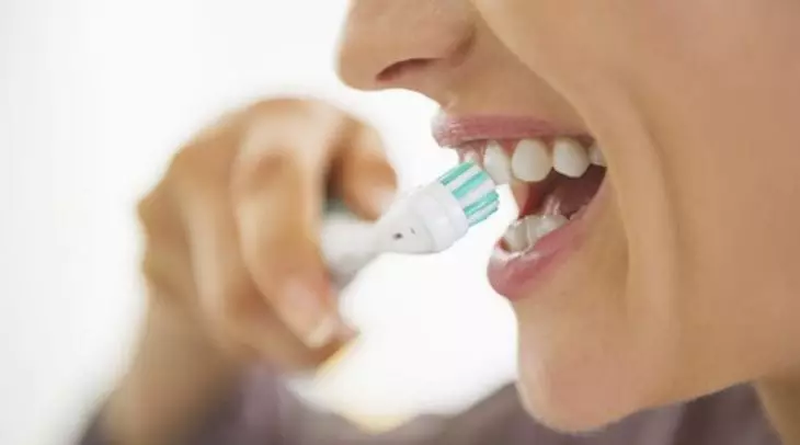 6 świetnych wskazówek dotyczących higieny jamy ustnej od dentystów 16654_1