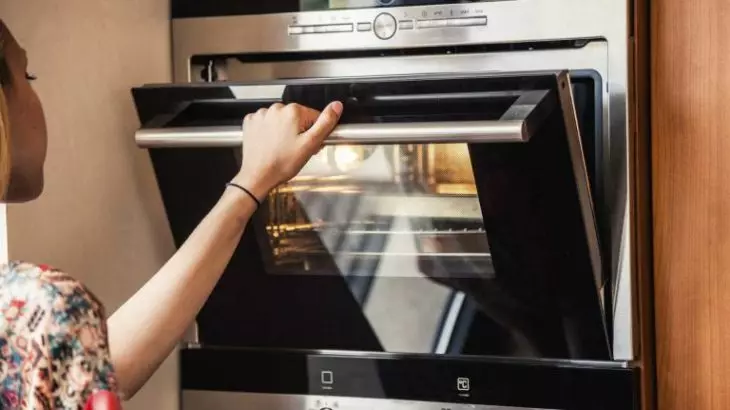 Ihe ịrịba ama 7 doro anya ị kwesịrị imezi oven gị ozugbo 16960_3