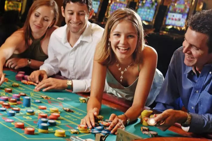 Otu esi agba chaa chaa na Vegas maka oge mbụ 1696_5