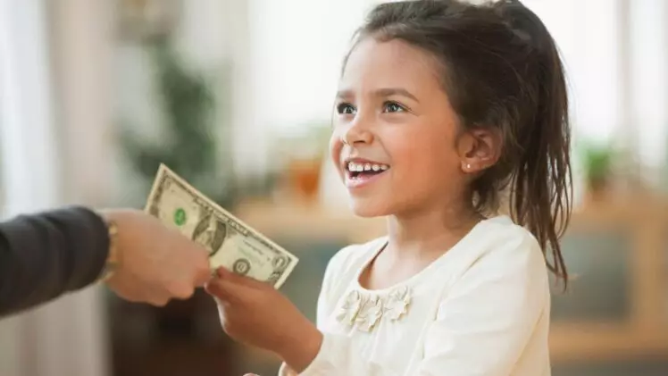 5 spørgsmål om penge, som forældre er bange for at svare på: Hvordan kan EdTech hjælpe?