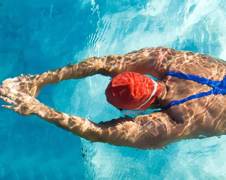 11 geriausių priežasčių, kodėl plaukimas yra naudingas ir fantastiškas jūsų sveikatai! 17242_1