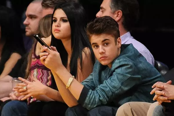 UJustin Bieber uziva enetyala kuba u-Selena Gomez usesibhedlele 17611_1