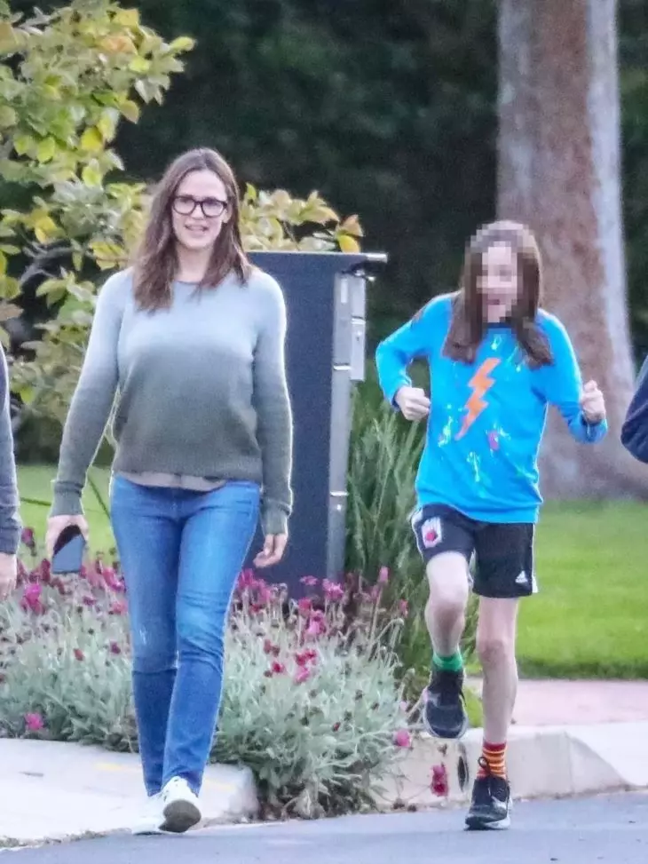 Jennifer Garner brengt quarantainetijd door met haar kinderen terwijl Ben Affleck met nieuwe vriendin is 17950_2