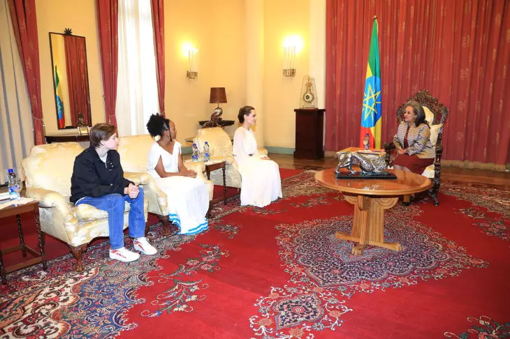 U-Angelina Jolie kanye namadodakazi akhe bahlangane nomongameli wokuqala wesifazane wase-Ethiopia 17989_1