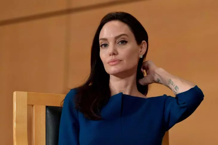 Por que Angelina Jolie supostamente está processando Perez Hilton? Ele não está levando as ameaças de ânimo leve 17998_1