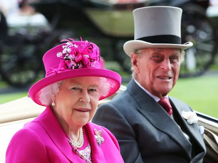 Çima Prince Philip û Queen Elizabeth II Ji hev cuda dijîn?