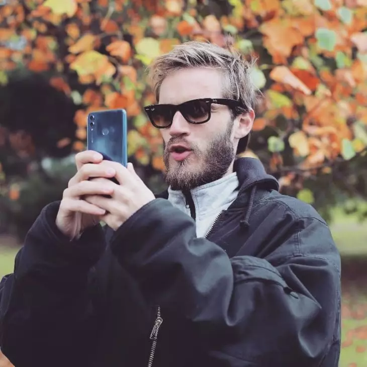 PewDiePie මෙතරම් වෛර කරන්නේ ඇයි? 18081_4