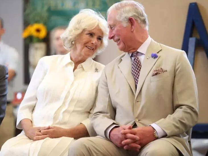 Qu'est-ce qui a poussé Camilla Parker Bowles et le prince Charles à rompre ? 180_1