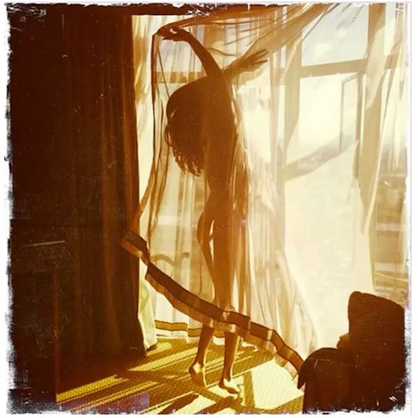 Selena Gomez biputere foto nwere ike ịgba ọtọ na Instagram 18109_1