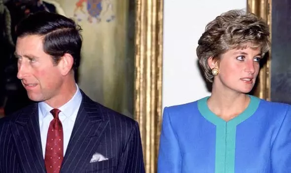 Dagaalkii boqornimada ee u dhexeeya Princess Diana iyo Prince Charles 18290_1