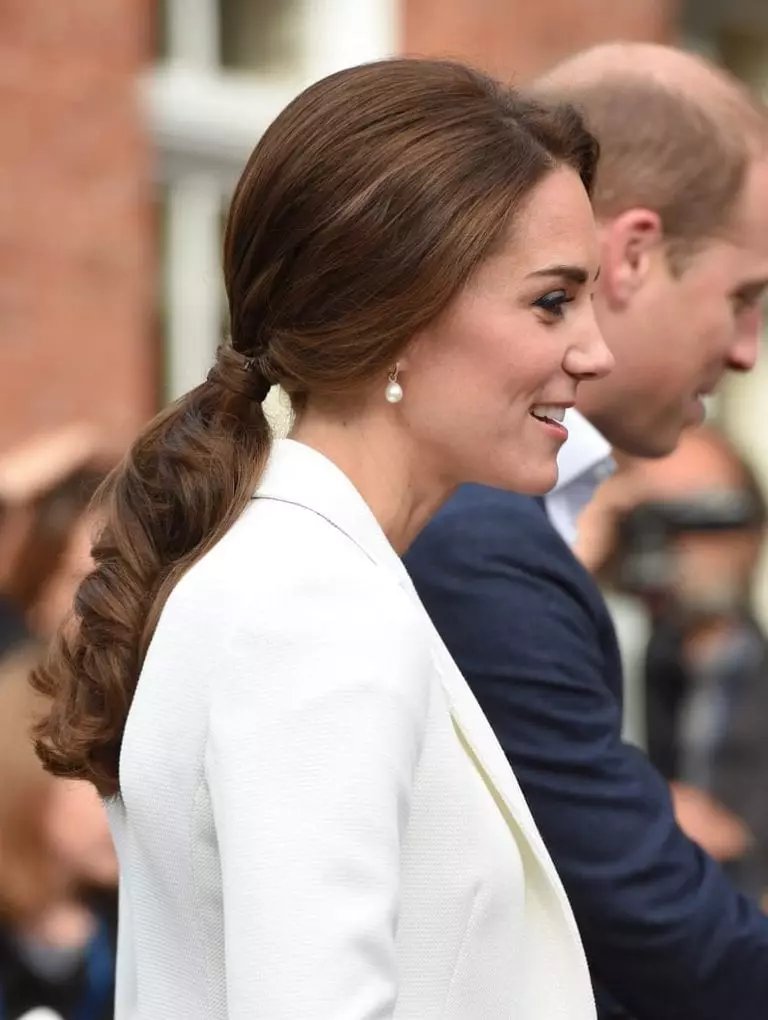 Vẻ ngoài tuyệt đẹp của Kate Middleton trong suốt nhiều năm 18335_10