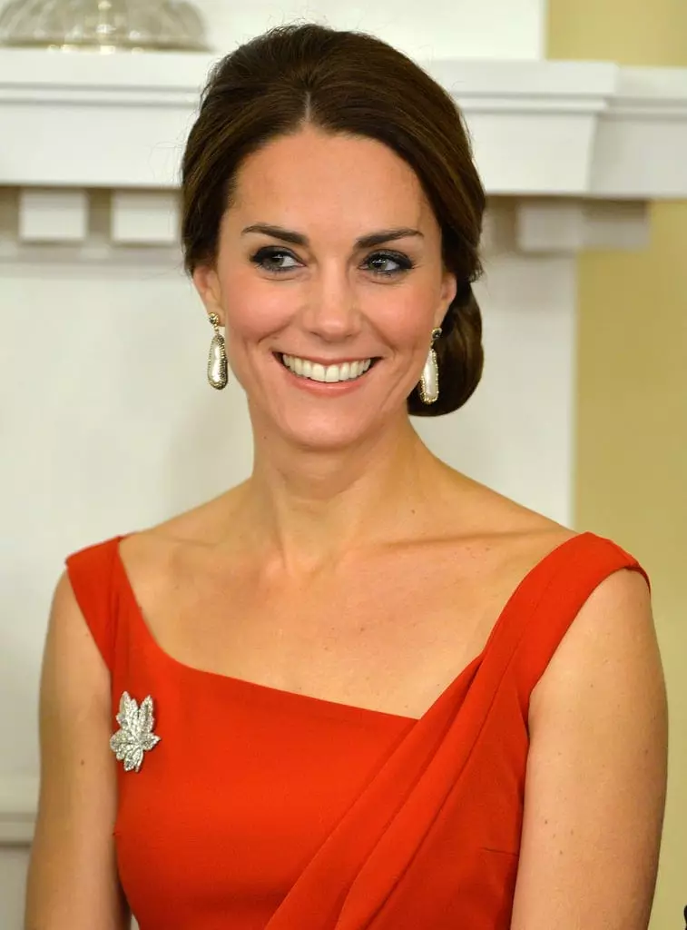수년 동안 Kate Middleton의 화려한 외모 18335_9
