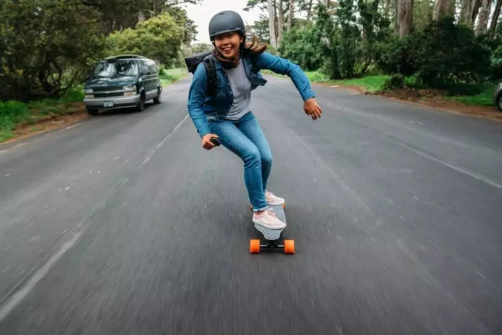 6 Pinakamahusay na Murang Electric Skateboard noong 2022 18371_4