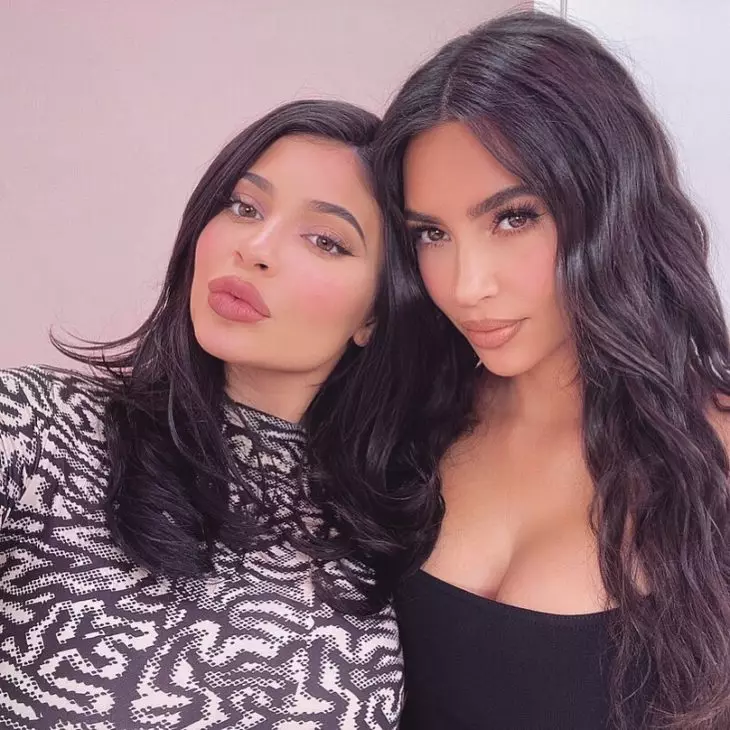 Irmãs Kardashian juntas em meio ao drama 18414_1