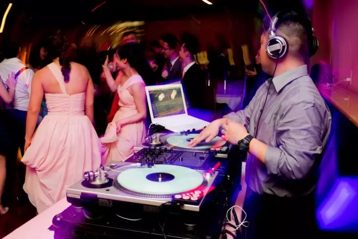 Hvorfor du skal hyre en DJ til dit bryllup 18465_2