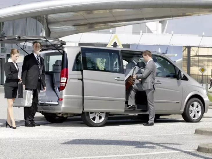 I vantaggi dell'utilizzo di un servizio di trasferimento aeroportuale con autista 18710_3