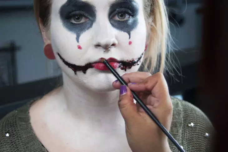 Tutorial sa Makeup sa Halloween: Maging Isang Hot/Kakatakot na Clown! 18915_6