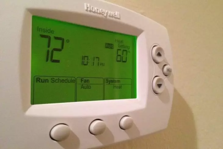 Jinsi Thermostats Zinazoweza Kupangwa husaidia kuokoa pesa 19687_1